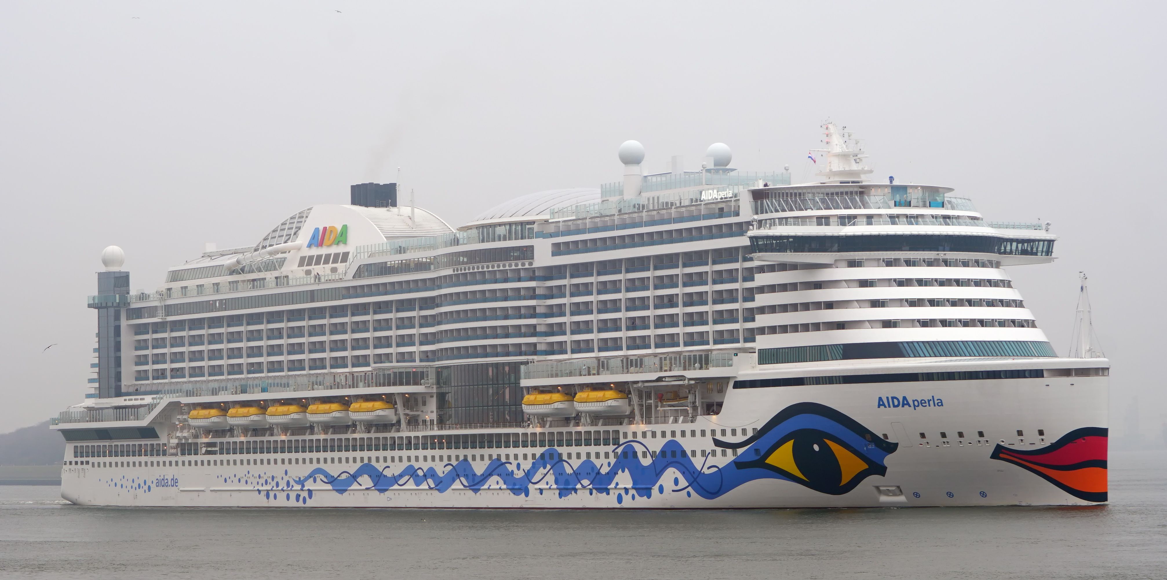 Review, Overview, Pros & Cons, and Essential Sailing Tips | AIDAperla ...