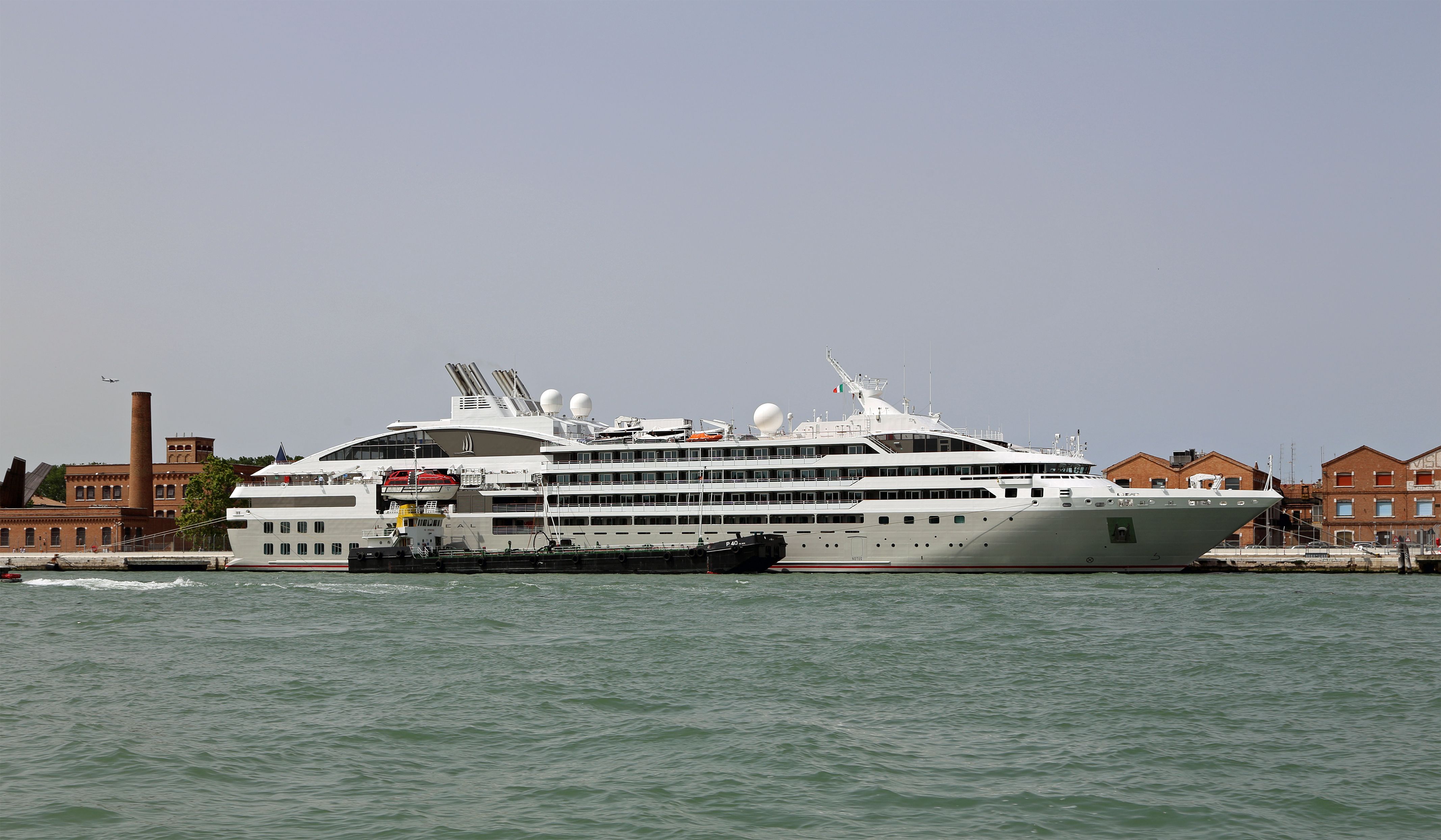 Cabin Guide and Stateroom Reviews | Le Soléal | Compagnie Du Ponant