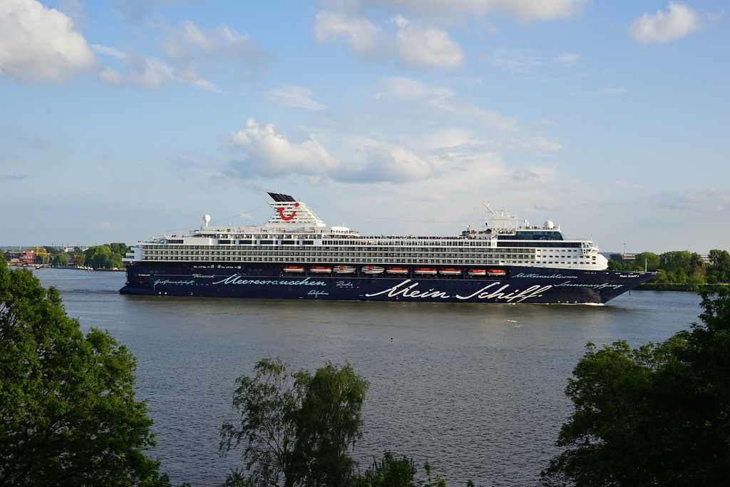 Review, Overview, Pros & Cons, and Essential Sailing Tips | Mein Schiff ...