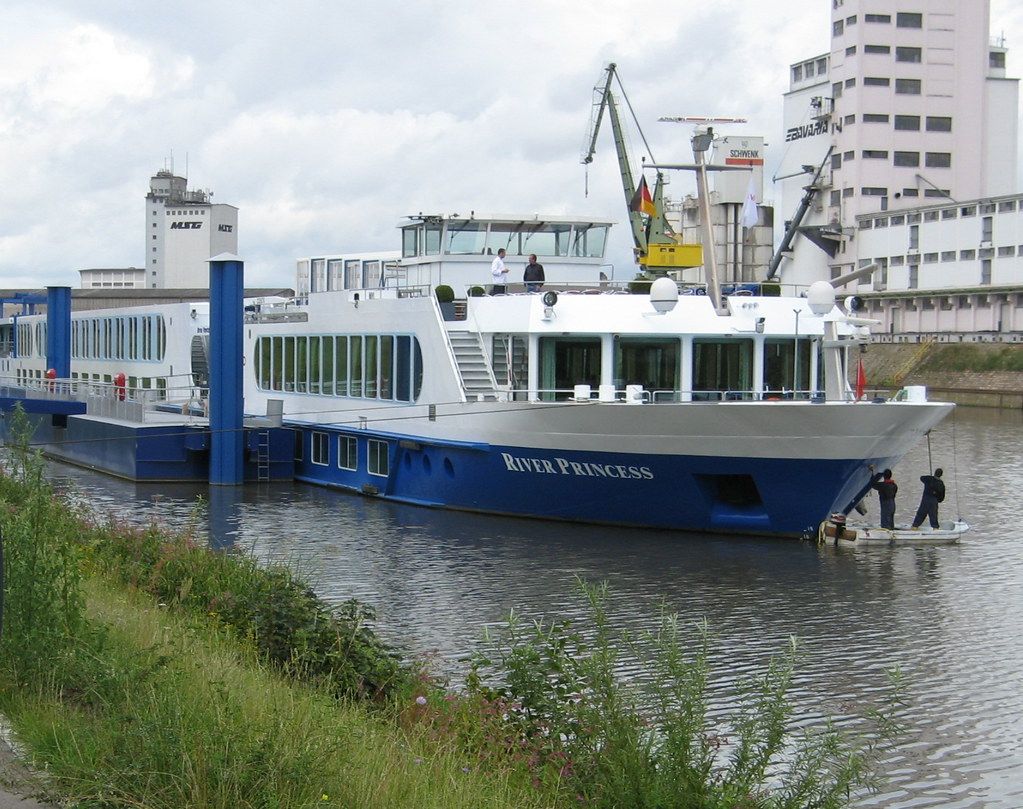 Review, Overview, Pros & Cons, and Essential Sailing Tips | River ...