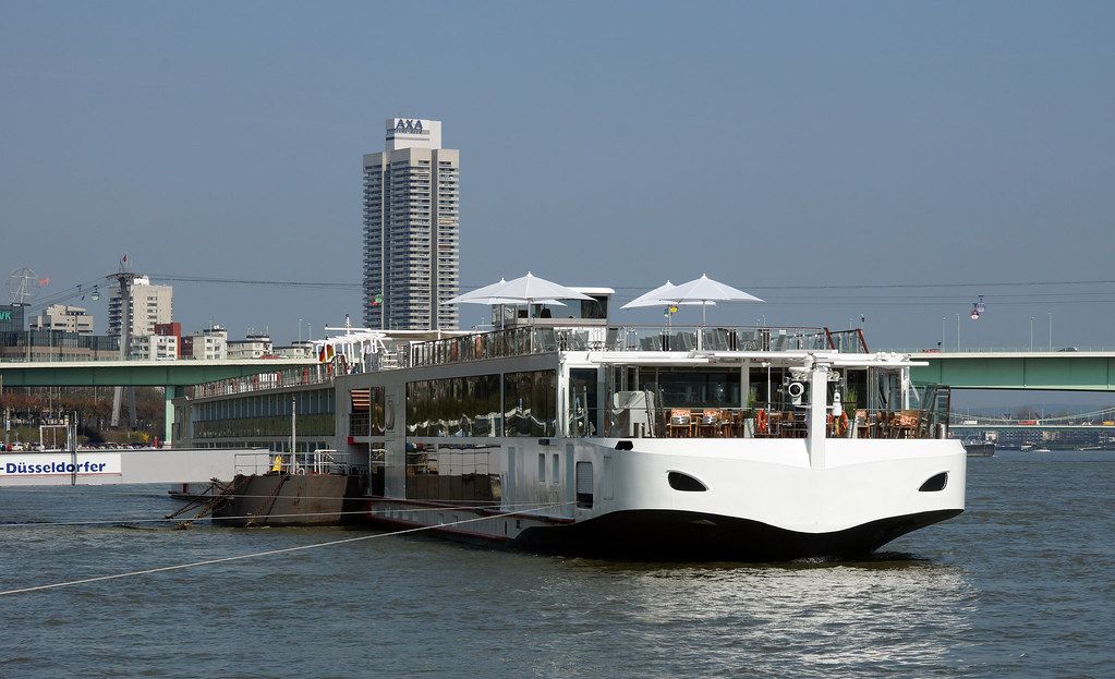 Review, Overview, Pros & Cons, and Essential Sailing Tips | Viking Idi ...