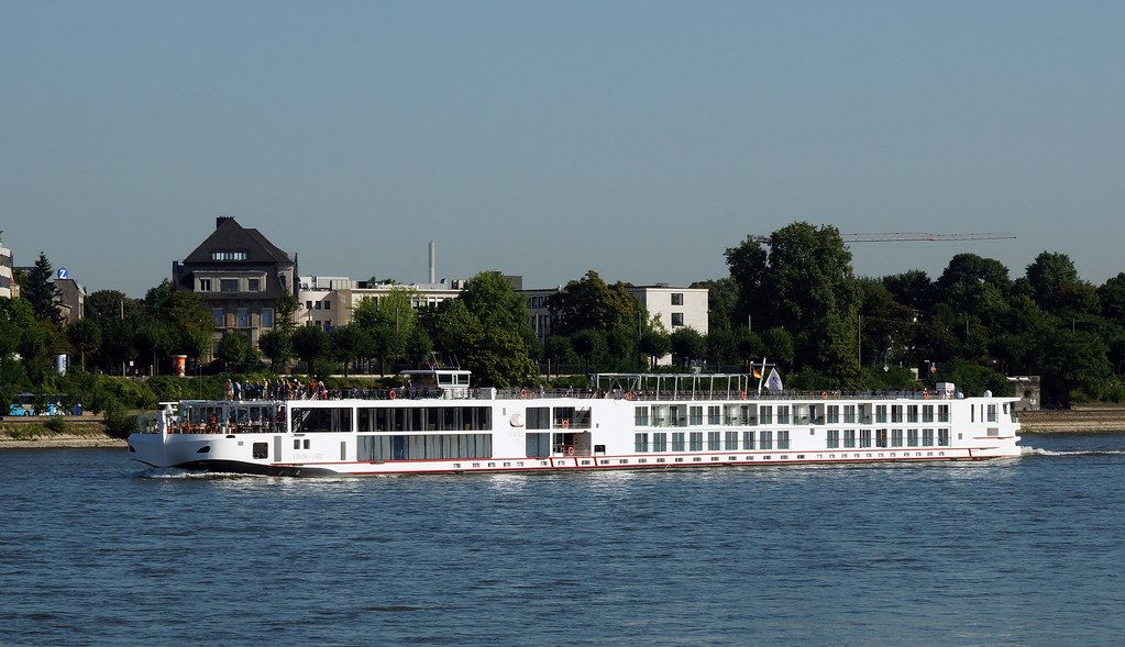 Review, Overview, Pros & Cons, and Essential Sailing Tips | Viking Jarl ...